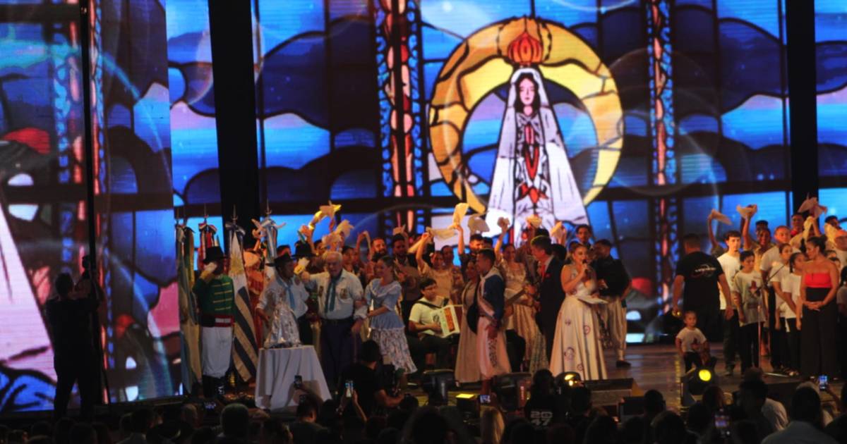 Con gran marco de público, se vivió el primer "grito de identidad" de ...