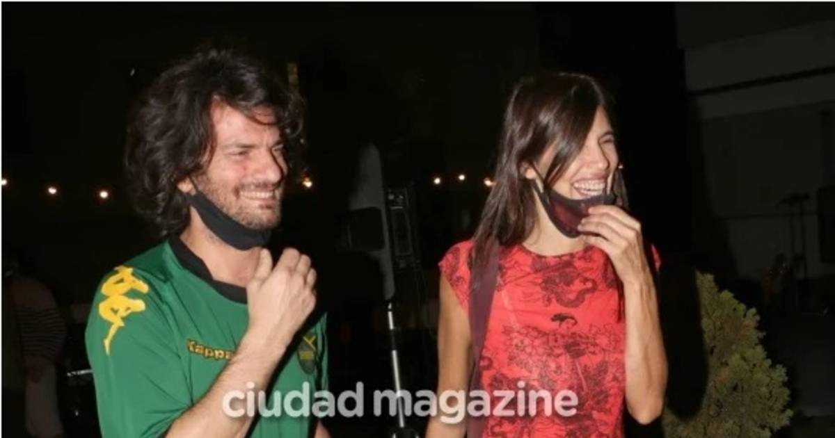 Las fotos de Valentina Bassi y Fabio Di Tomaso, a los besos en la noche ...