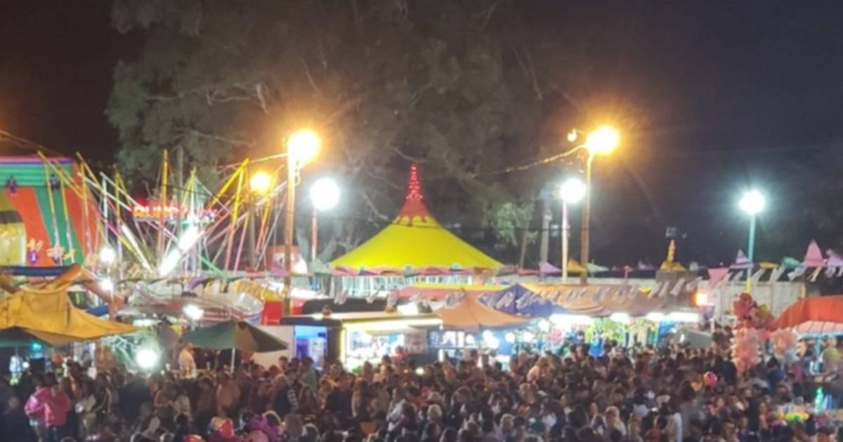 Con el tradicional cruce de brasas y el toro candil, Ituzaingó honró a ...