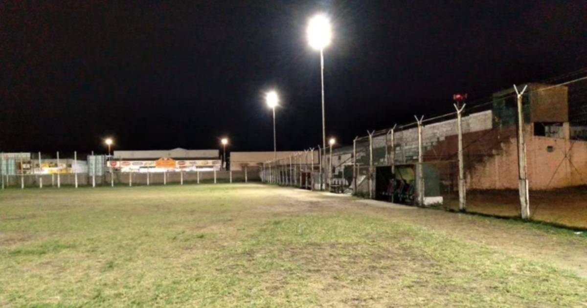 La cancha del club Libertad ya cuenta con nueva y moderna iluminación ...
