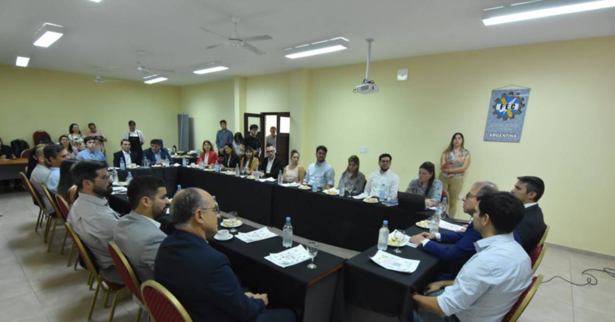 Tassano se reunió con egresados de la Academia IT con empresarios y ...