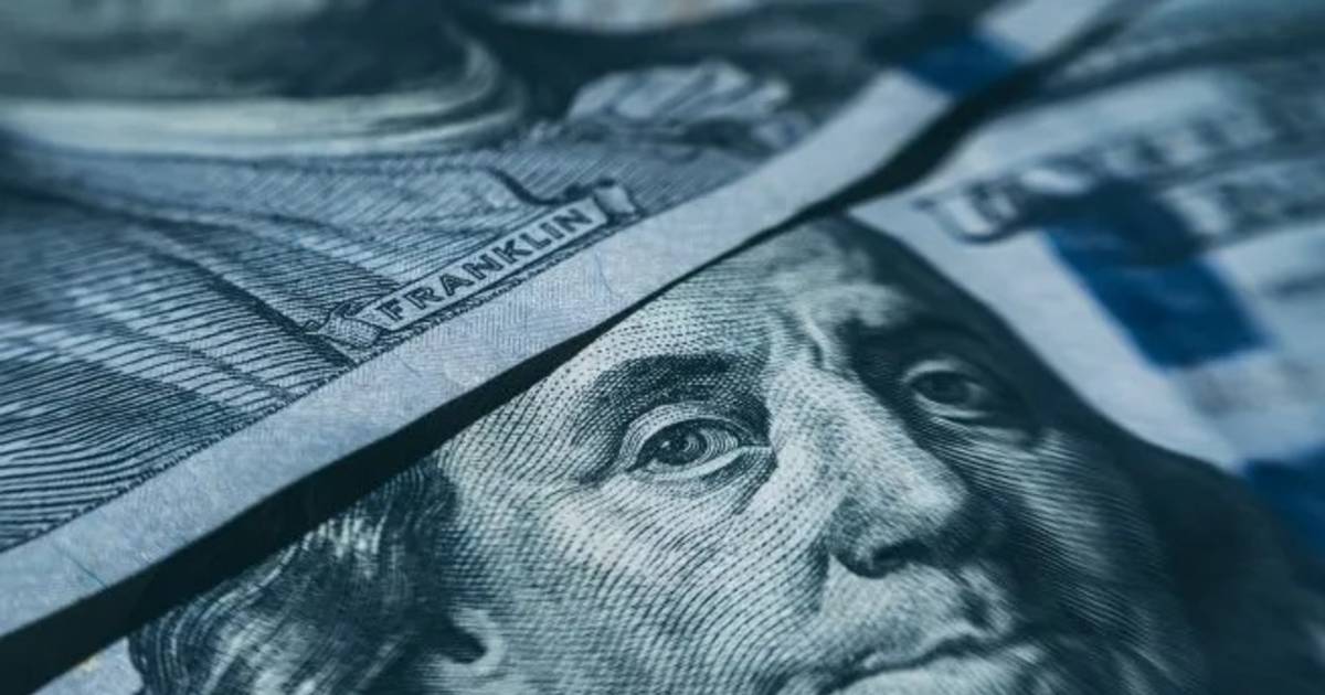 El dólar blue cayó 90 pesos en tres jornadas y se alejó de su récord ...